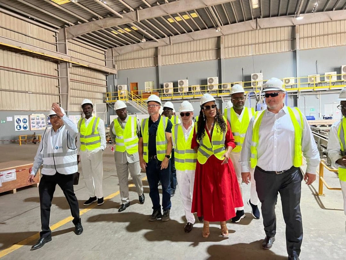 Nathalie Moudiki inspecte la raffinerie de Kribi